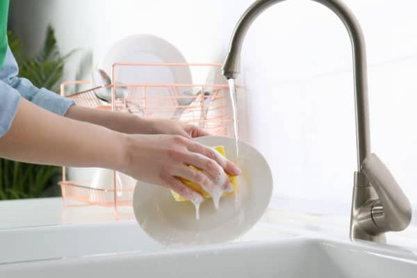 7 Fixes For Dry Dishwashing Hands (Solved) – Mr Bees Manuka
