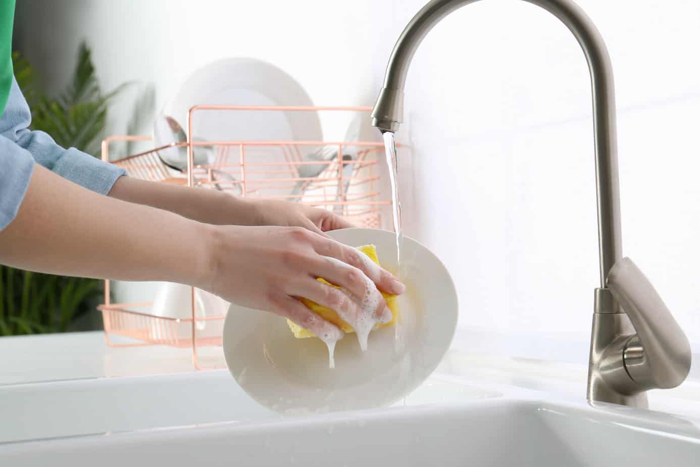 7 Fixes For Dry Dishwashing Hands (Solved) – Mr Bees Manuka